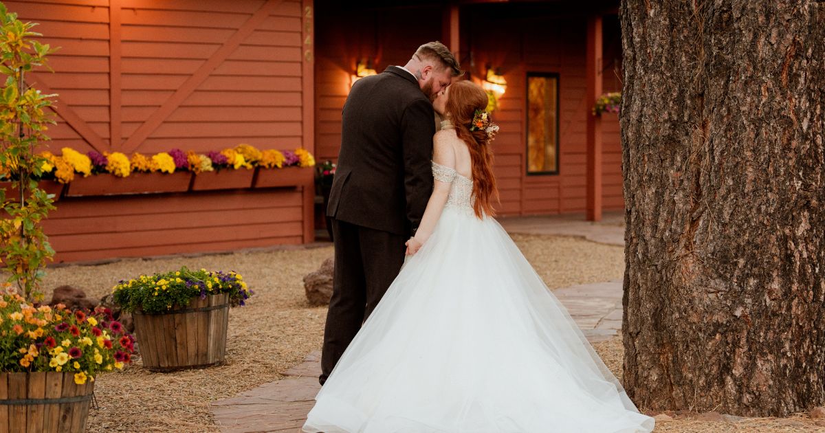 Cozy Flagstaff Fall Wedding | Elopement Photographer | Maya Papaya Pictures